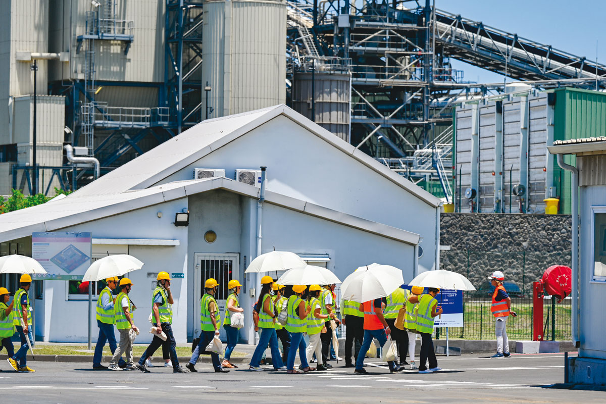 Hazardous industrial waste : Suez Recycling and recovery meeting in ...